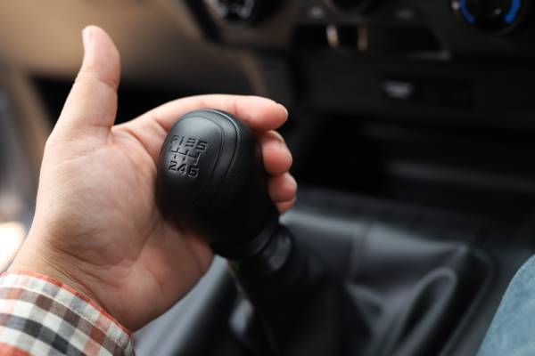 Inside your manual transmission | mycar Advice | mycar